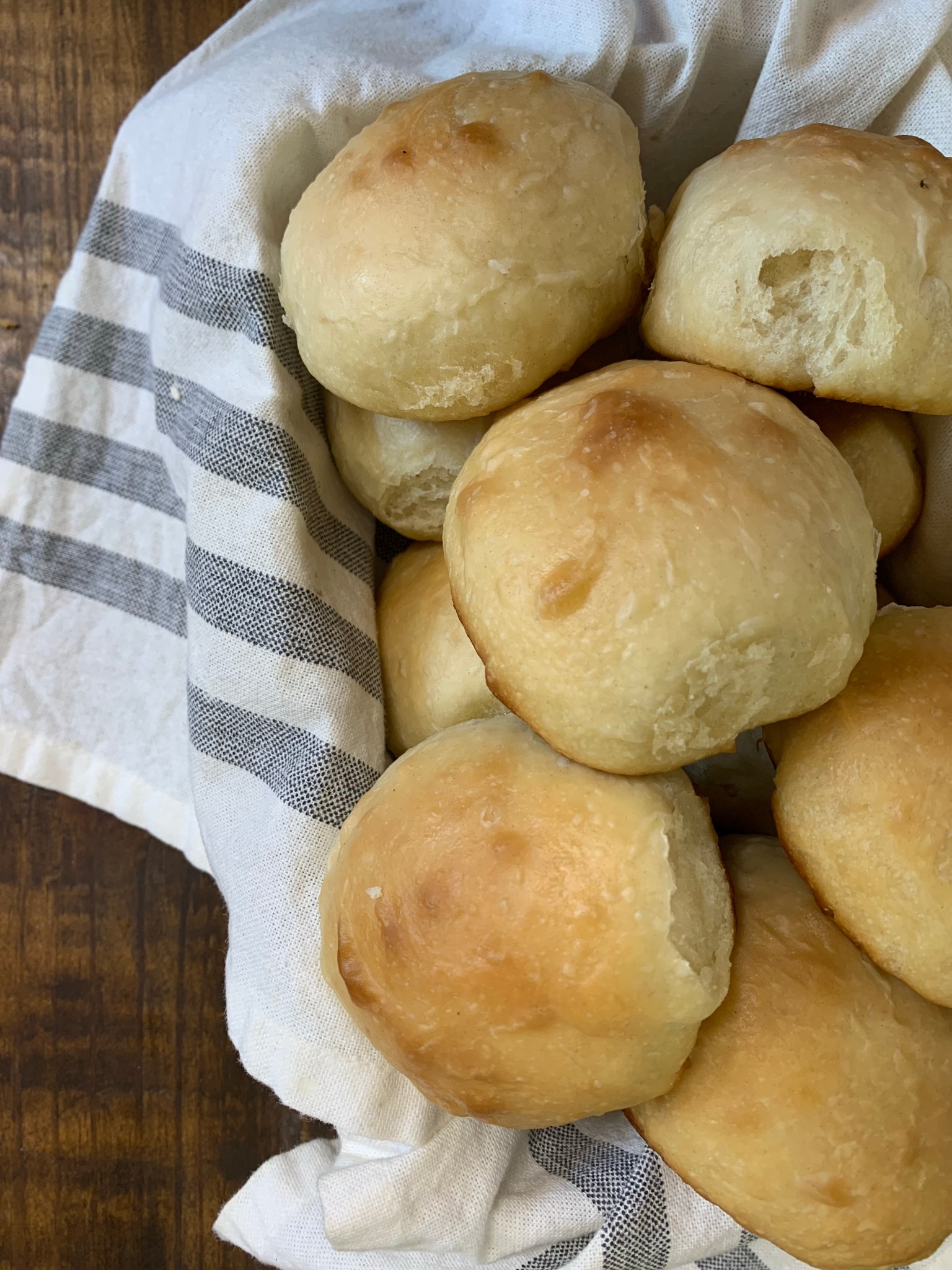 Sourdough Dinner Rolls – Over Easy Homestead